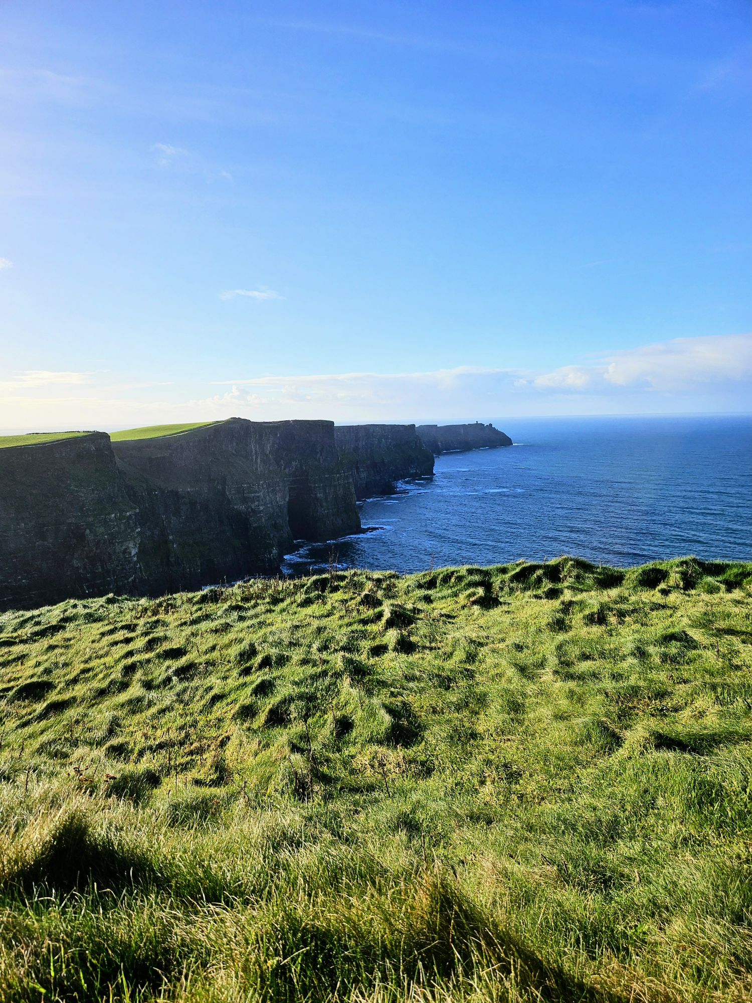 Exploring the Breathtaking Cliffs of Moher in Ireland – Someone Who Wanders
